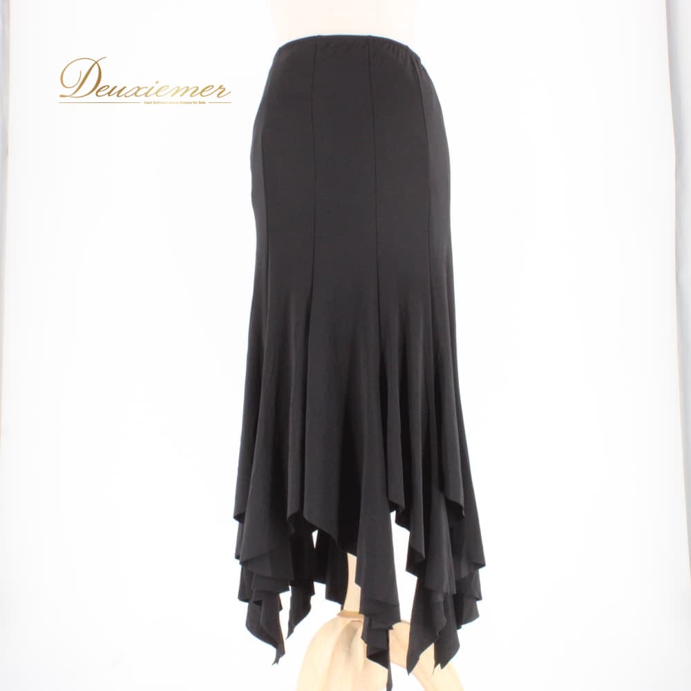 【 商品説明 】 【商品名】 ダンス衣装 社交ダンス レッスンウェア 【サイズ】表記なし 平置き実測：総丈約86cm※裾の一番長い所まで、ウエスト約32cm～ ※実測の為、多少の誤差はご容赦願います 【仕様】 ・ウエストゴム仕様 ・伸縮性有...