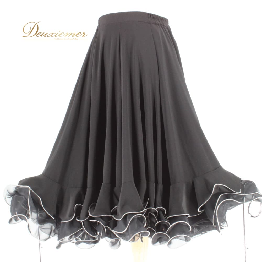 【 商品説明 】 【商品名】 ダンス衣装 社交ダンス レッスンウェア 【サイズ】表記M 平置き実測：総丈約65cm、ウエスト約29cm～ ※実測の為、多少の誤差はご容赦願います 【仕様】 ・ファスナー仕様 ・若干の伸縮性有り 【品質表示】 ...