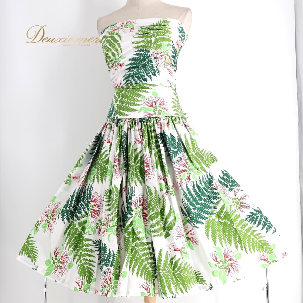 【 商品説明 】 【商品名】 ダンス衣装 ハワイアンダンス フラダンス ■ トップス 【サイズ】S表記 平置き実測：総丈約44cm（裾〜胸上部まで）、身幅約32cm、ウエスト約28cm ※実測の為、多少の誤差はご了承ください 【仕様】 ・背...