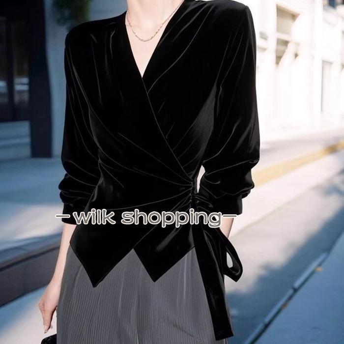 ■：qingqing01■カラー：ブラック■サイズ：LXL2XL3XL■素材：ポリエステル■関連キーワード：ブラウス レディース 長袖 ベロア ベルベット Vネック 襟なし リボン 紐付き ウエストマーク ・見え 着痩せ 体型カバー ブラッ...