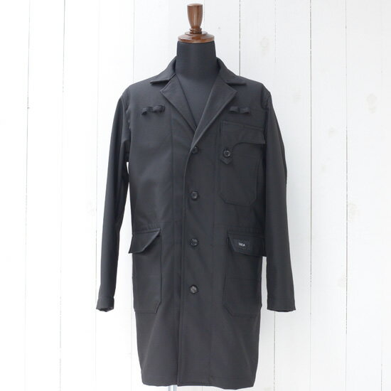 商品説明■ブランド名:【GILBOA】ギルボア ■モデル名:アトリエワークコート ■カラー:ブラック ■素材:ポリエステル100% ■サイズ:S 肩幅44cm　脇下身幅55cm　着丈87cm 袖丈61.5cm M 肩幅46cm　脇下身幅57...