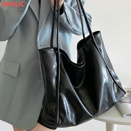 NOTICE ※7-10日以内に発送致します。(土日祝除く) ※コスメ以外のアイテムは返品交換できます。 コメント 素材情報 素材 : 合皮100% 裏地 : あり 重さ : 337g サイズ情報 FREE(バッグ) 横 : 40 , 縦 ...