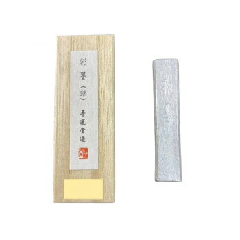 銀墨はアルミ粉を使用しておりますので沈殿しにくく、アク抜きも不要です。ごく少量の水ですり、濃い目でお使いください。作品完成後は金墨と同じくフィキサチーフを作品の表、裏面に塗布してください。サイズW16×D63×H6mm個装サイズ：7.8×3...