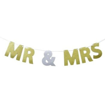 きらきらと輝くゴールドとシルバーが印象的なミスター&ミセス グリッターバナーです。結婚式のウェルカムボードや式場内の飾りとして、友人たちとの記念撮影や自然体なフォトウェディングを撮影するときのアイテムとしてお使いいただくのもオススメです。パ...