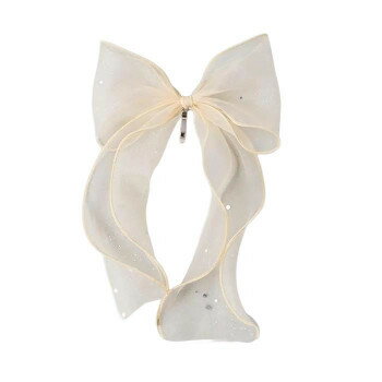 微細に煌めくラメが、華やぎをプラス。トレンドの大きめリボンで印象的なヘアスタイルに。さっとまとめたポニーテールに引っ掛けるだけ!シアー素材のリボンが大人かわいい。ヘアゴムで髪を束ねた部分に差し込むだけ簡単ヘアアレンジ!※手作業のため個体差が...