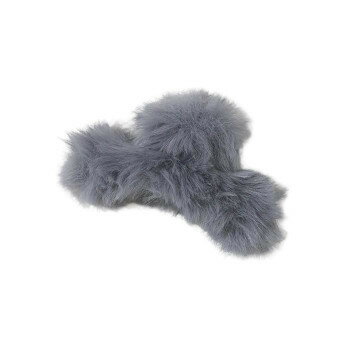 秋冬ムードにぴったりのファーバンスクリップ。ヘアアクセサリーから秋冬仕様に。コーディネートに取り入れやすいベーシックカラー。ガーリーにもカジュアルにも合わせやすい、ファーバンスクリップ!小さめサイズなのでハーフアップや、ショートヘアの方にお...