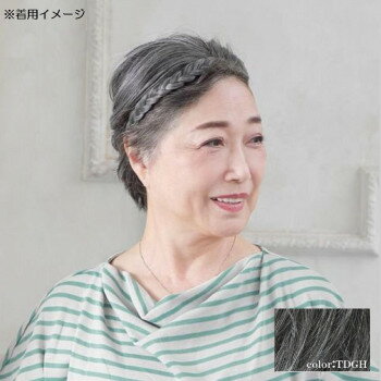 『みつあみカチューシャ付きのカバーピース』が登場!カチューシャを着けるように、頭頂部をふんわりカバーしてくれる簡単&便利なアイテムです。タイトなみつあみだから、ドレスアップや和装にもおすすめです。※撮影状況やお使いのモニター環境により、実際...