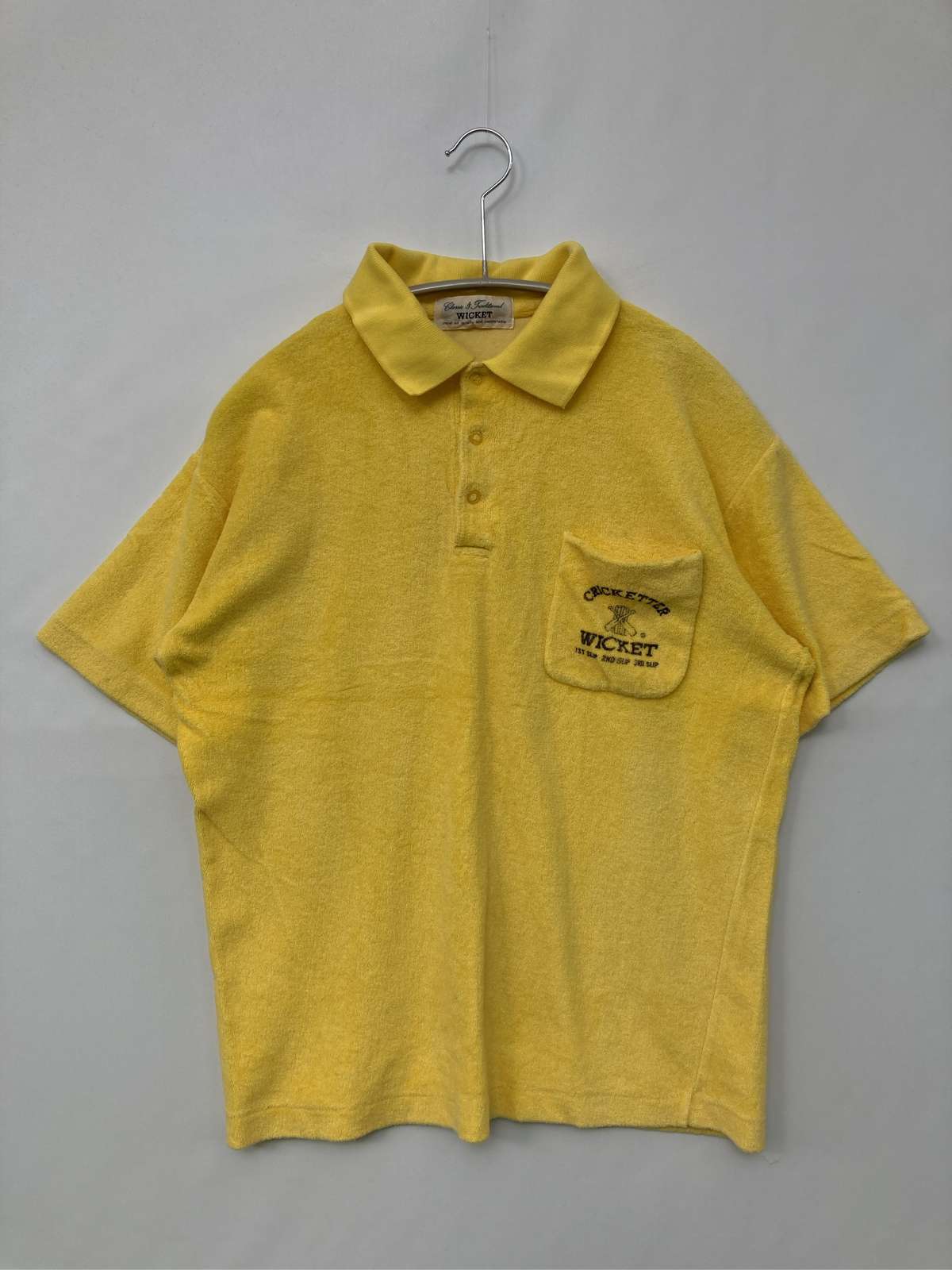 【平日お昼12時までのご購入で即日発送！】※12時以降・土日祝は翌営業日発送※ヤマト運輸での発送となりますWICKETの半袖パイルポロシャツです。タオルのような、ふんわりと柔らかい肌触りが心地よいコットンパイル生地を使用しています。吸湿性に...