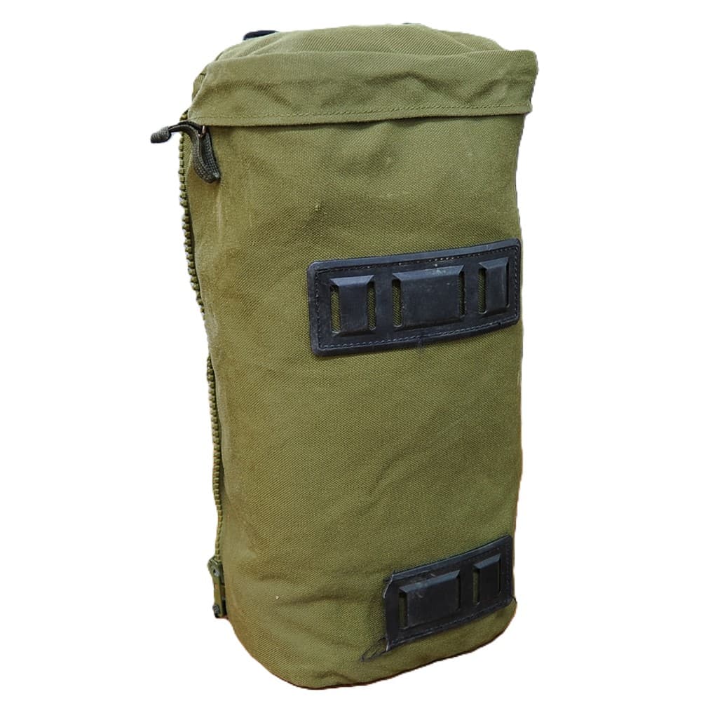 オランダ陸軍 サイドポーチ 森林迷彩ファスナーでバックパックと連結できる拡張用サイドポーチ■軍放出品のご購入を検討されているお客様へ。ご購入前に必ず下記の説明文、注意文を最後までご一読いただきますようお願い致します。オランダ軍より払い下げら...