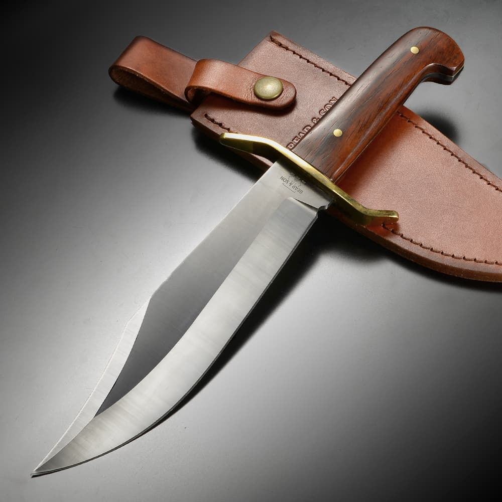 ベア&サン ゴールドラッシュ ココボラ圧倒的な存在感のボウイナイフアメリカのナイフメーカー「Bear＆Son(ベア＆サン)」のボウイナイフ「Cocobola Gold Rush Bowie」。フルタングの丈夫なステンレスブレードでアウトドア...