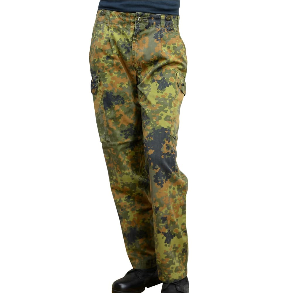 ドイツ連邦軍 フレックターン迷彩 BDUパンツドイツ陸軍で使用されたフレックタン迷彩柄のコンバットパンツ■軍放出品のご購入を検討されているお客様へ。ご購入前に必ず下記の説明文、注意文を最後までご一読いただきますようお願い致します。ドイツ連邦...