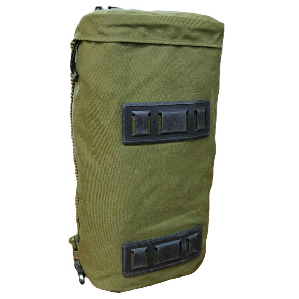 オランダ陸軍 サイドポーチ 森林迷彩ファスナーでバックパックと連結できる拡張用サイドポーチ■軍放出品のご購入を検討されているお客様へ。ご購入前に必ず下記の説明文、注意文を最後までご一読いただきますようお願い致します。オランダ軍より払い下げら...