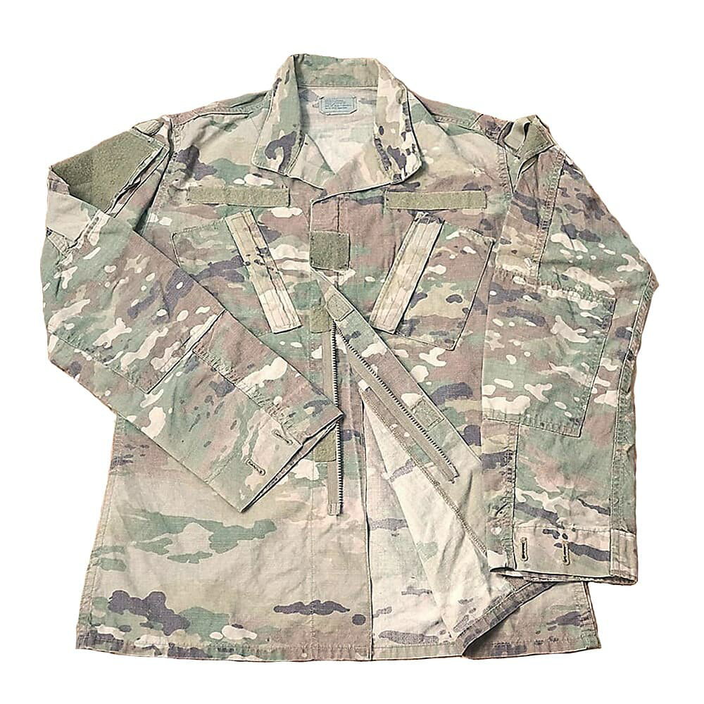 アメリカ軍 Combat Uniform難燃性素材を使用したコンバットジャケット■軍放出品のご購入を検討されているお客様へ。ご購入前に必ず下記の説明文、注意文を最後までご一読いただきますようお願い致します。アメリカ軍で実際に使用されていたコ...
