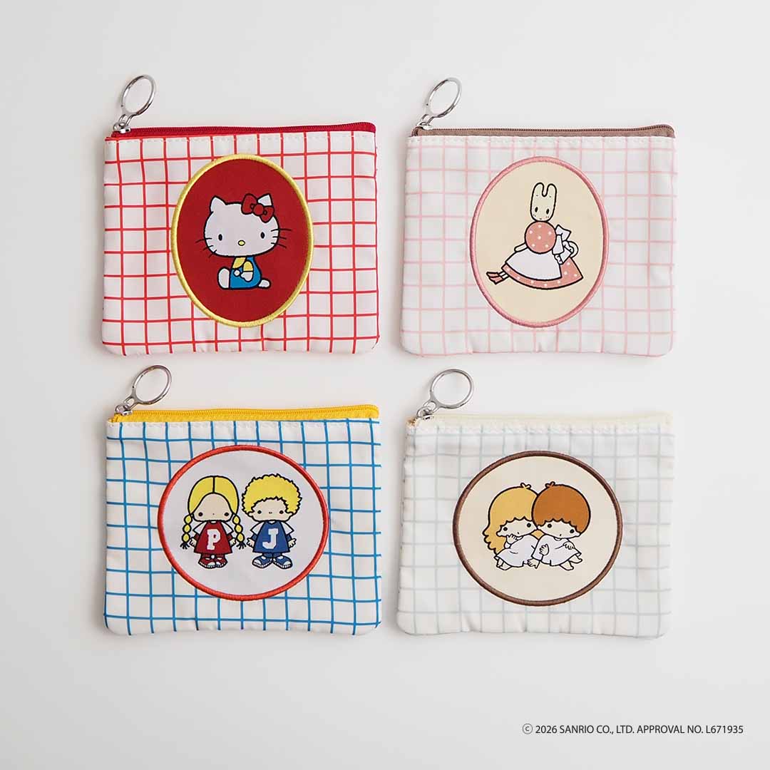 懐かしさを感じるサンリオキャラクターズとカラー展開。 リップや目薬、ティッシュなどが入る普段使いしやすいサイズ感です。 SIZE：W140×H110mm 素材：本体:ポリエステル