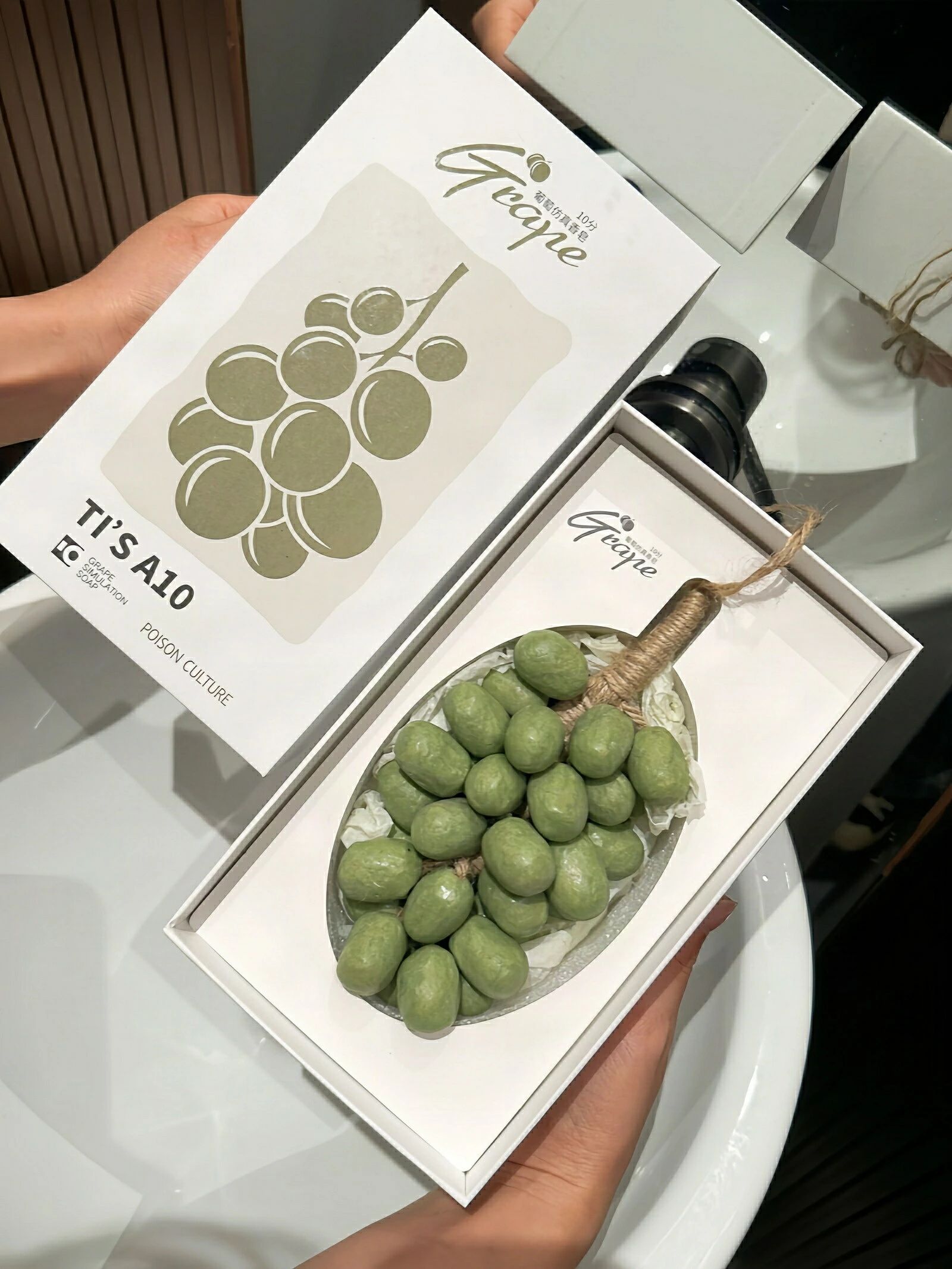 商品説明 🍇 まるで本物そっくり！ ・💜 パープル：濃厚なぶどうの甘い香りでリラックスタイムに ・💚 グリーン：爽やかなジャスミン香りで清涼感たっぷり ・SNSで話題のリアルな見た目でインスタ...