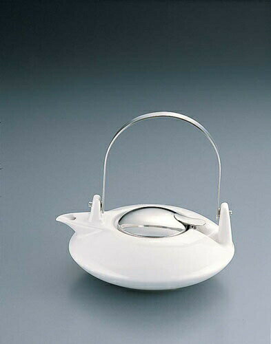 メーカー品番BBN-18容量(L)0.5幅×奥行185×165口径70高さ(mm) 175●茶こし付（ZERO JAPAN）●Made in Japanの品質とスタイリッシュで機能的なデザインを ステンレススチールと陶器とのコンビネーション...