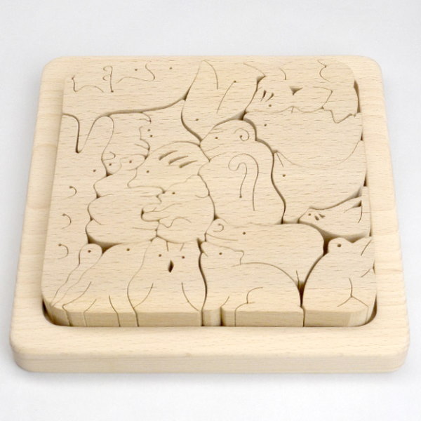 親子でいっしょにレッツトライ! 繰り返し遊びたくなる木のパズル 無垢のブナで手づくりした木のパズルです。 かわいい動物をかたどったピースは それぞれ角を丸くし無塗装で仕上げました。 木のやさしい質感とともに、安心して遊んでいただけます。 ち...