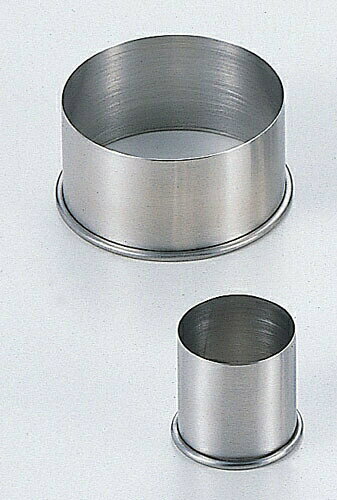 メーカー品番PP-577(内寸)直径×高さ(mm)φ80×45質量(kg)0.035※つなぎ目のない一体成型の丈夫な抜き型です。 手にソフトな大きめのカール処理。