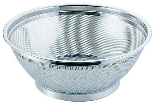 内径（cm）65 外径×高さ（mm）675×220パンチングシリーズの特長●ほつれがなく針金が折れて、食品に混入する心配がない。●カスがつまりにくく、水だけで汚れが取れるので洗いやすい。●錆に強く丈夫で衛生的。パンチング穴径:2.2mm※成...