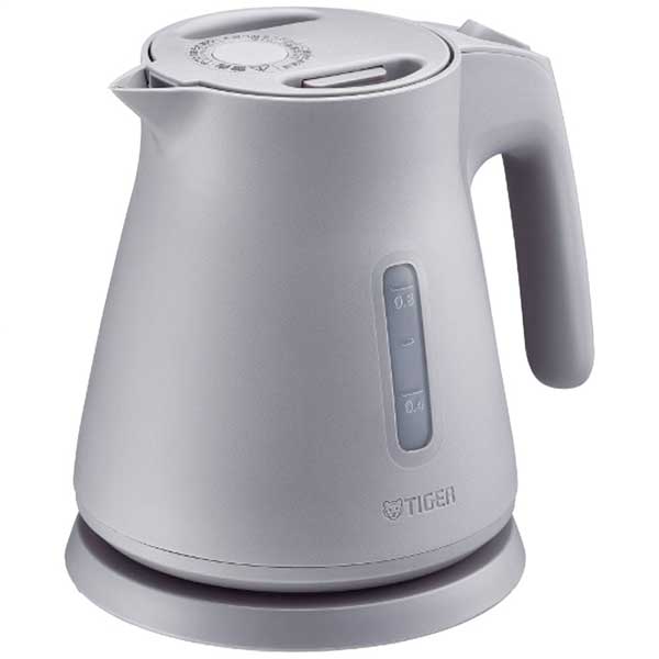 ●驚きの速さでお湯が沸く、計量でコンパクトな電気ケトル。●現品サイズ・内容：15.9×20.3×18.2cm・容量0.8l・本体:ポリプロピレン・内容器底面:ステンレス・消費電力:湯わかし時1300W・コード長:約1m・［中国製］●箱サイズ...
