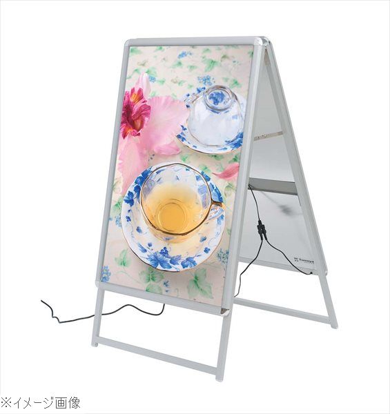 ●屋外もOK、全天候型LEDパネルスタンド●照度:約2,200lux●コード長さ:3.1m●コード吊下用フック付(片面タイプ2ヶ、両面タイプ3ヶ付)●防滴仕様●メディアの交換は四方開閉式のため簡単です。外寸(mm)790×750×H1303...