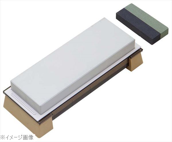 ●荒仕上げから超仕上まで。抗菌剤入りプラスチック研ぎ台がそのまま収納ケースになる。●焼き入れ硬度の高い刃物でも素早く研げる。●広い砥面とすべりにくいゴム台付で、作業性抜群。●人造砥石の限界を超えた最高級砥石。●収納ケースがそのまま滑りどめ付...