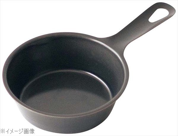 ●そのまま食卓へ、テーブルをはなやかに彩るプチサイズのスキレット●プチスキレットは、魚焼きグリルに4個入るサイズ感●プチサイズだから、パンとおかずをシェア料理。オーブン、トースター、魚焼きグリル、調理方法はさまざま●プチサイズ、ひとつずつ違...