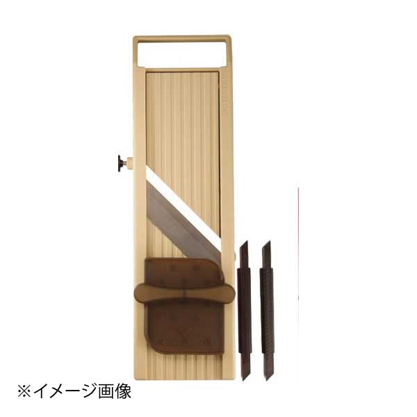 ●厚み調節0.3?3mm●標準付属品：平刃,クシ刃（1.0mm、2.5mm)、保護ホルダー※平刃は砥石で研ぐことができます。●名前負けしない切れ味。●裏面に収納できる保護ホルダー●サイズ(mm)：320×92×H28●カラー：サンド●材質：...