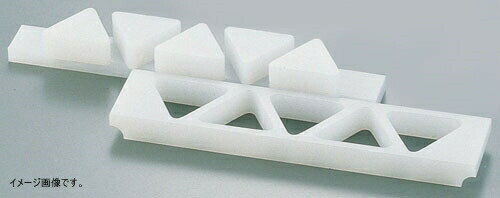 ※サイズはできあがり三角おにぎりの幅×高さ×厚さです。※米飯質量は1ヶ当たりの質量です。※山県材質:高圧ポリエチレン(耐熱80℃)規格_幅×高さ×厚さ(mm)_米飯質量(g)_質量(kg):6穴大_80×68×30_90_1.5