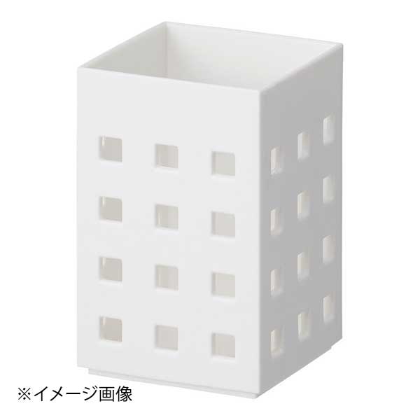 ●毎日使う小物をサッと出し入れできる、マグネット小物収納ケース。●冷蔵庫サイドに取り付ければ、ラップやホイルを収納。●洗濯機サイドに取り付ければ、部分用洗剤やしみぬき剤を収納。●幅×奥行×高さ(mm):65×75×105●本体重量(g):1...