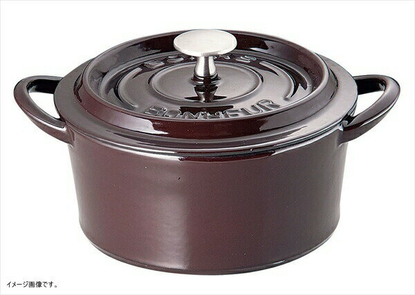 材質:鉄鋳物ホーロー加工ボン・ボネール 鋳物ホーロー シリーズ 熱伝導に優れた厚手のホーローならではのムラの無い熱まわりと保温性の良さ。重い蓋が素材から出る水気を逃さないから少量の水分で素材本来の深い味わいを存分に引き出します。食材から出る...