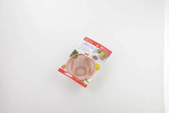 流し台などの排水栓のゴミづまりを防止。銅イオンの働きで殺菌力抜群。ヌメリを抑え衛生的にお使いいただけます。●品番：SJ1641●サイズ：幅135×奥行135×高さ50mm●本体重量：43g●材質：本体：純銅●原産国：日本●注意事項：排水口サ...