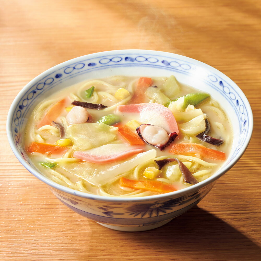 お湯が沸騰してから2〜3分で完成！常備しておきたいちゃんぽん麺！直火でソテーした野菜と、イカゲソ、紅白かまぼこなどの9種類の具材入り。野菜に海鮮と豊富な具材が嬉しい一品です。旨みと、コクのある白湯スープが自慢のちゃんぽんです。夜食にもぴった...