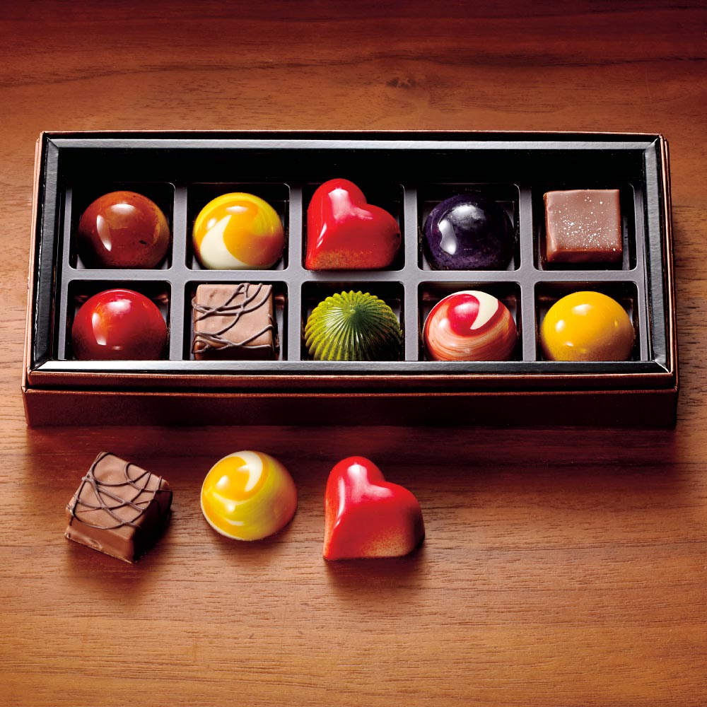 宝石のようにキラキラ美しい口どけとろり、ボンボンショコラため息が出るほどの美しさとなめらかさ。ガナッシュの食感を引き立てるためチョココーティングは極薄に。【バレンタインデーお届け】お申込締切日は2月1日となります。■カフェ　■キャラメル　■...