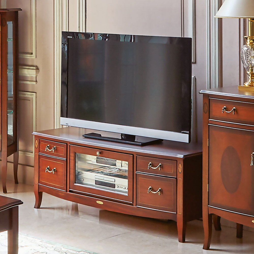 前面を描く繊細な曲線が美しいテレビ台。緻密な象がん装飾美に彩られたベネチアン調象がんシリーズのTV台。細部に魅せる秀麗なこだわりが自慢のヨーロッパ風クラシック家具のテレビボードです。緻密な象がん装飾美に彩られたベネチアン調象がんシリーズ。優...