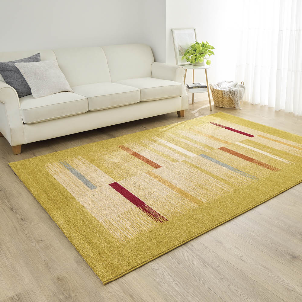 ベルギー製ならではの色彩が魅力のウィルトン織ラグです。落ち着きのあるグリーンとブルーを基調に、マスタードやテラコッタなどのラインをリズミカルに配置。落ち着いた印象の中に軽やかな遊び心を添え、人気のフレームデザインが空間のアクセントに。遊び毛...