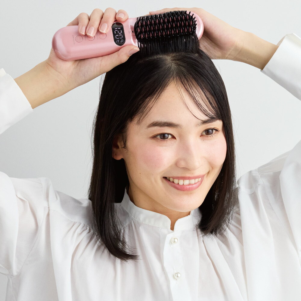 ブラシのようにとかすだけ。スタイリングが時短で完了！大容量バッテリーのコードレスヘアアイロンメーカー希望小売価格 ￥14980（税込）→ 6％OFF！※ハントキーメーカーサイトにおいてとかすだけでスタイリング完了！ヒートプレート搭載のピンが...