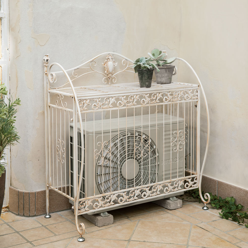 ※スチール製品は素材の特性上、経年変化でサビが発生致します。長くお使い頂くために、お届け直後の錆止め材の塗布をお薦めしております。 また、ご使用開始後も定期的なお手入れをお薦めします。 無機質な室外機をエレガントにカバー。深みのあるグリーン...