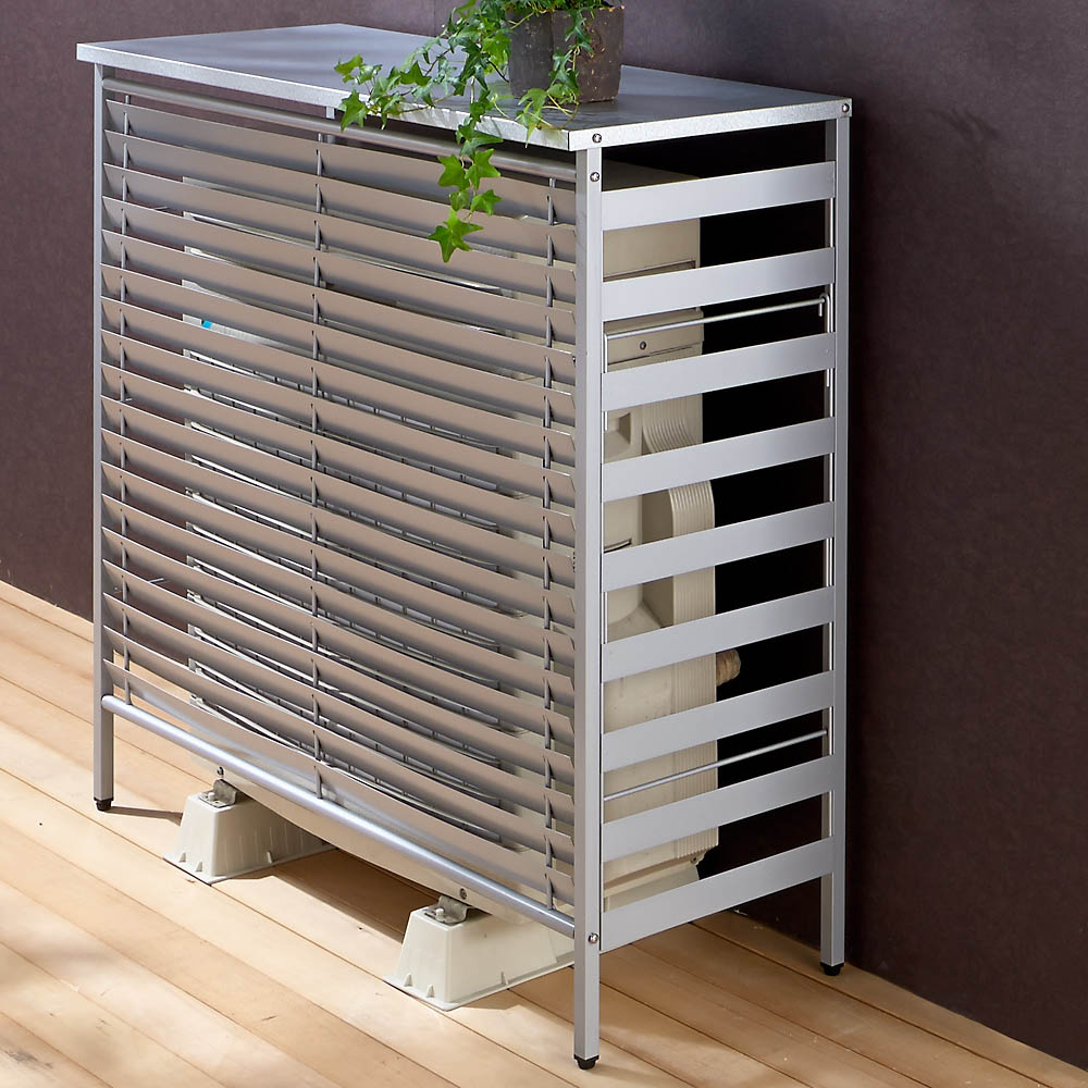 ※スチール製品は素材の特性上、経年変化でサビが発生致します。長くお使い頂くために、お届け直後の錆止め材の塗布をお薦めしております。 また、ご使用開始後も定期的なお手入れをお薦めします。 エアコン室外機をスタイリッシュに演出するカバーに、側面...