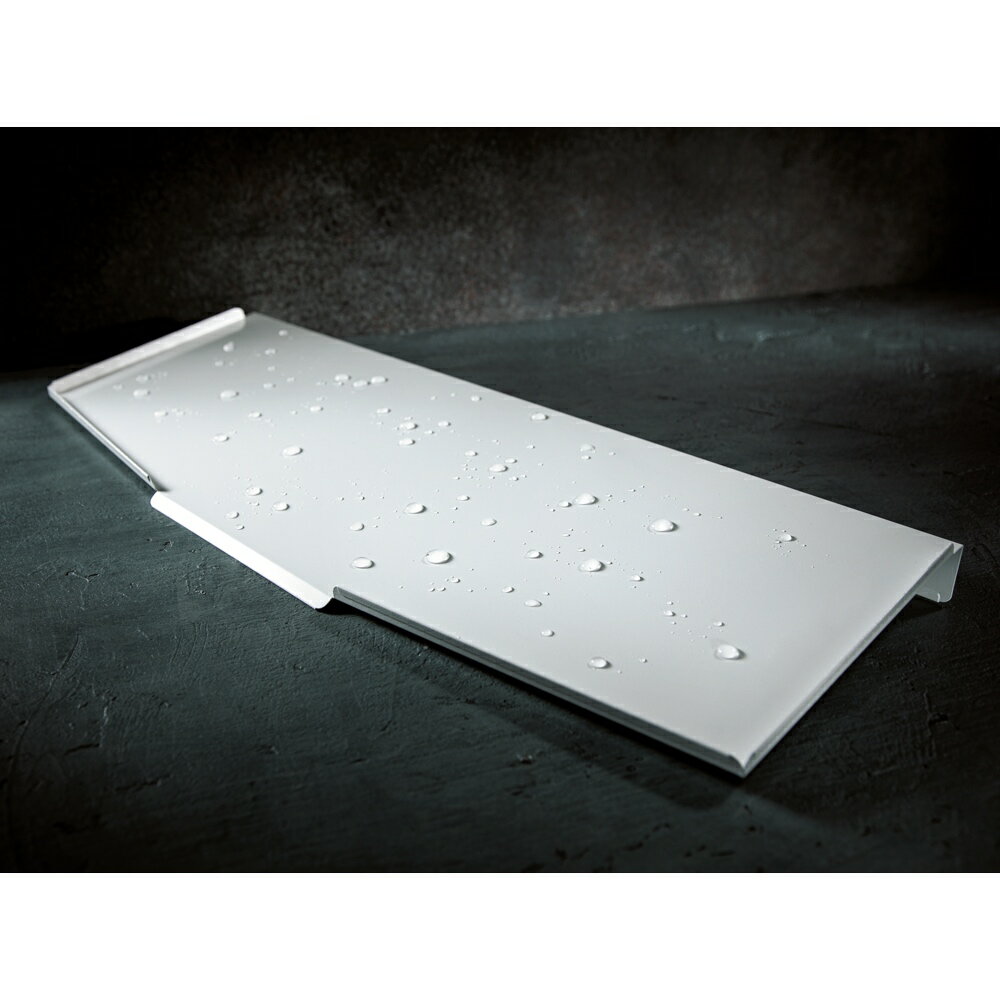 「シンクに渡せる水切り」シリーズに、待望のフッ素加工トレー単品が登場！「以前買ったこのシリーズの水切りを使っているけれど、トレーだけフッ素加工のものに替えたい！」という方のためにトレー単品をご用意。フッ素加工トレーなら、水を弾き、水垢が目立...