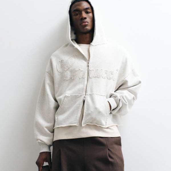 商品説明 Cernucci 100% cotton boxy fit zip through hoodie with applique logo detail in ash grey 【セレクトショップ diva closetとは？!】 オ...