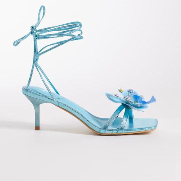 商品説明 Kaiia exclusive 00s strappy lace up diamante orchid floral heeled sandals in aqua 【セレクトショップ diva closetとは？!】 オリジナルブ...