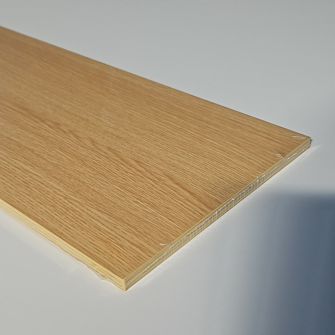 メラミン樹脂を浸透させた紙を使用した カラーボードです。 芯材には桐＋MDFを使用し厚みは9mmです。 従来のカラーボードより「耐熱」「耐傷」「耐水」に 優れた仕様を実現しました。