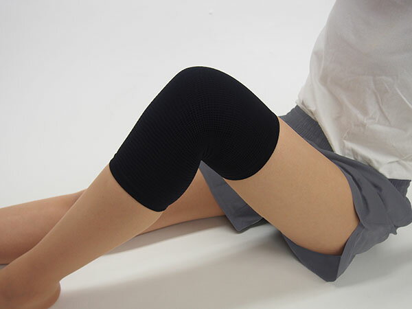 商品名 ひじ・ひざ・ふくらはぎに使える3WAYサポーター 商品特徴 縦横の伸縮でしっかりフィットな3WAYサポーター ◆ひじ、ひざ、ふくらはぎの3ヶ所に使いまわせるサポーターです。 ◆本体は薄くて柔らかい生地なので、伸縮性に優れ、アウターに...