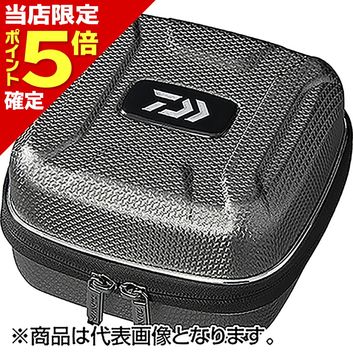 衝撃に強いセミハードシェル構造のリールカバー！本体部は外側からの衝撃をやわらげるEVAの発泡素材採用。★仕様・規格・寸法★自重（kg）：約0.24素材：EVA、PU本体外寸（cm）：約16x16x10対応リールタイプ：スピニング対応リールサ...