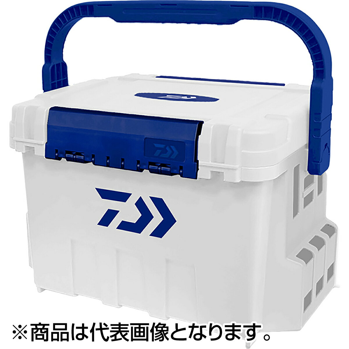 質実剛健、タックルボックス収納性はもちろん、堅牢性を備えた座れるタックルボックス。使い勝手のよい両開きタイプのフタは開けた時フタ角度が90度で止まる。プライヤーなどの小物をチョイ置き出来るインナートレー内蔵。本体サイドにはロッドスタンドTB...