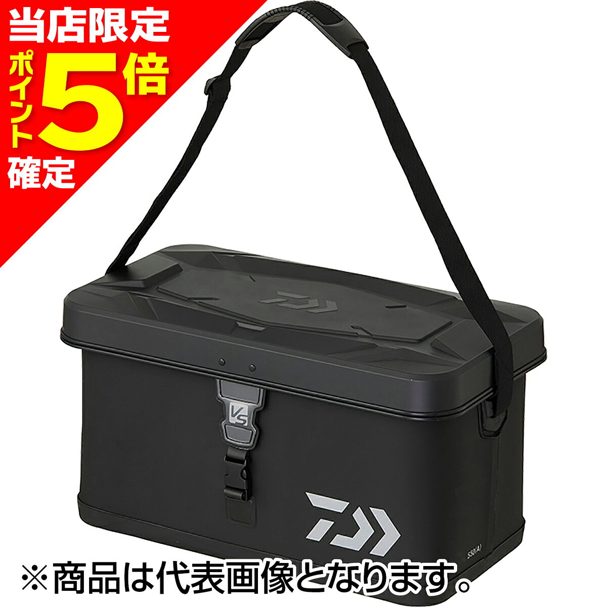 基本性能を高次元で追求！！VSパーツで更に機能アップ！！船上で必要とされる機能を高次元で追求！雨・シブキに強く、置いた小物が転げ落ちにくい「ハードかぶせブタ」。フタは「面ファスナー」で簡単開閉、「バックル」でしっかりロック。高剛性セミハード...