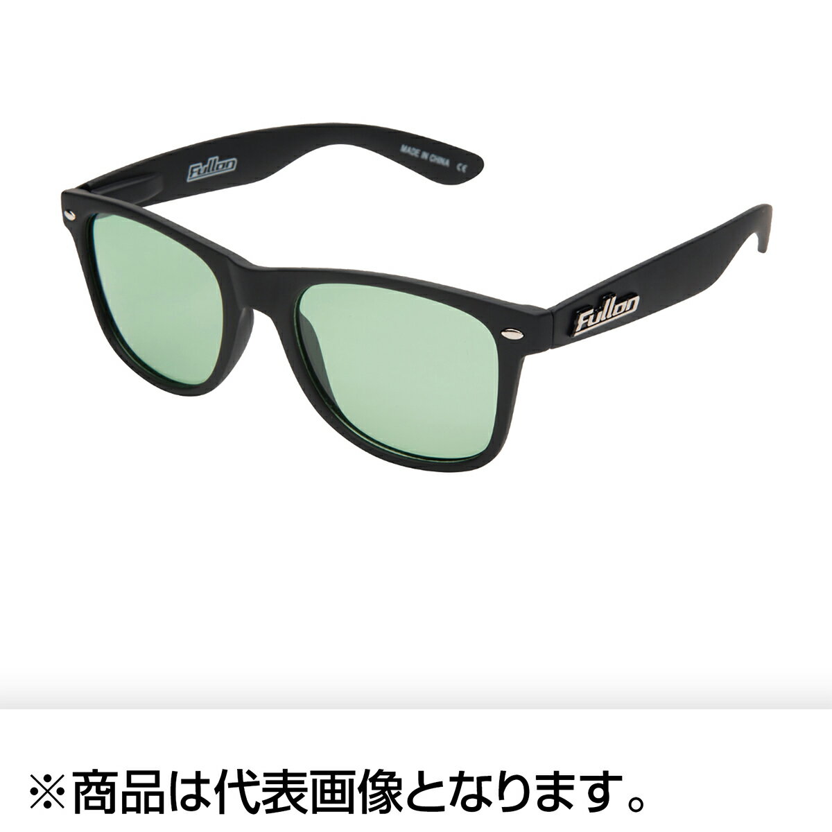 レンズに当たる紫外線の量によってレンズの色が変わる調光レンズを採用。屋外ではレンズの色が概ね5分〜10分程度で、グリーンから少し濃いグリーンに変わります。紫外線の少ない屋内に入るとこちらも概ね5分〜10分程度で、少し濃いグリー...