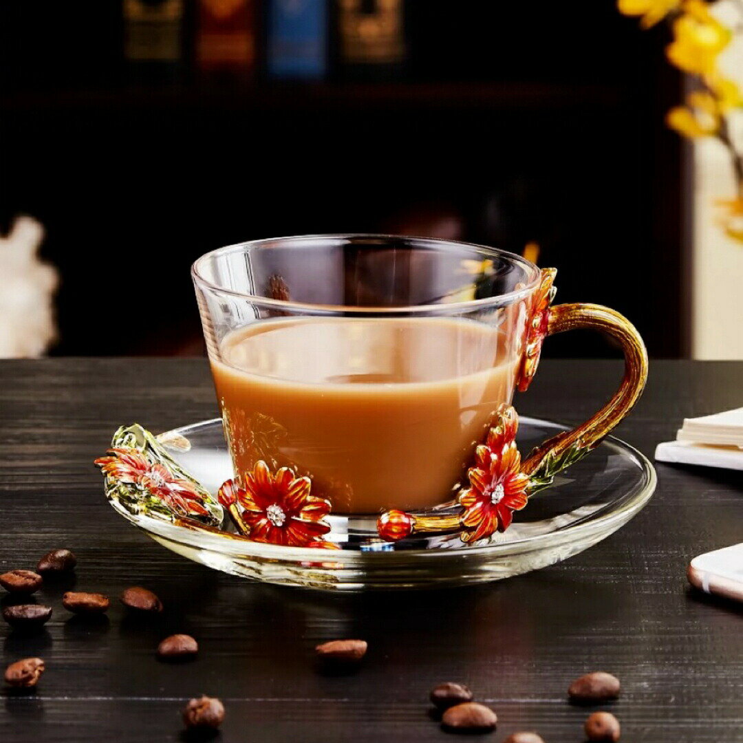 商品説明素材・材質:ガラスセット内容:カップ＆ソーサーx2客 （230ml)スプーンx2点☆☆★★★★★★★★★★★★★☆☆◆お客様のご覧になっているモニター等により多少色が異なる場合がございます。あらかじめご了承ください。◆複数ご注文の場...