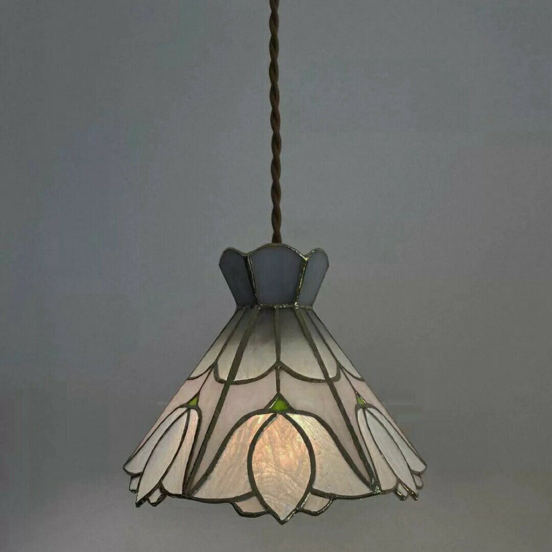 商品説明サイズ ：幅20 x高さ15 cmチェーン：200cmワット数 ：電球40W×1個（E27）素材：ガラス、銅★取付方法：電源直結タイプです、裏側に電線の結線がございます。照明器具は天井でネジを固定する必要です。取付は電線接続が必要な...